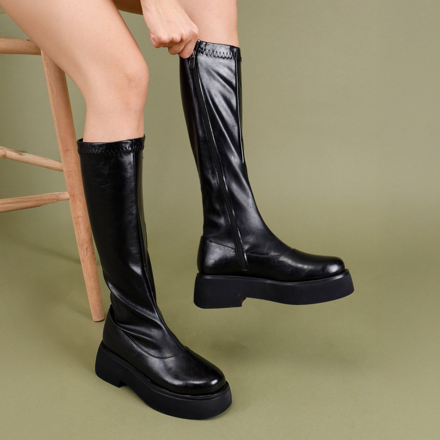 Aylan Kadın Siyah Kalın Tabanlı Çizme | Getcho – GETCHO